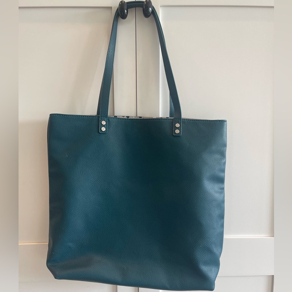 thirty-one | Bags | Thirty One Around Town Tote Bag In Peacock Pebble ...